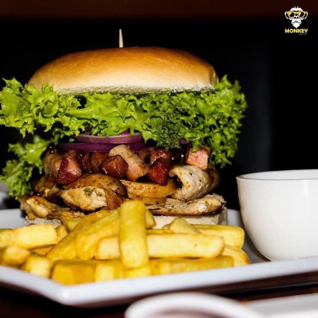 Monkey restobar: Un lugar rico para disfrutar y compartir en Puente Alto