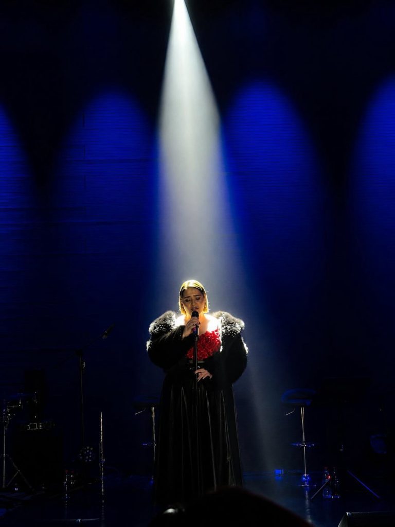 Puentealtina Constanza “Afra” Cid cumple sueño musical y canta junto a ...